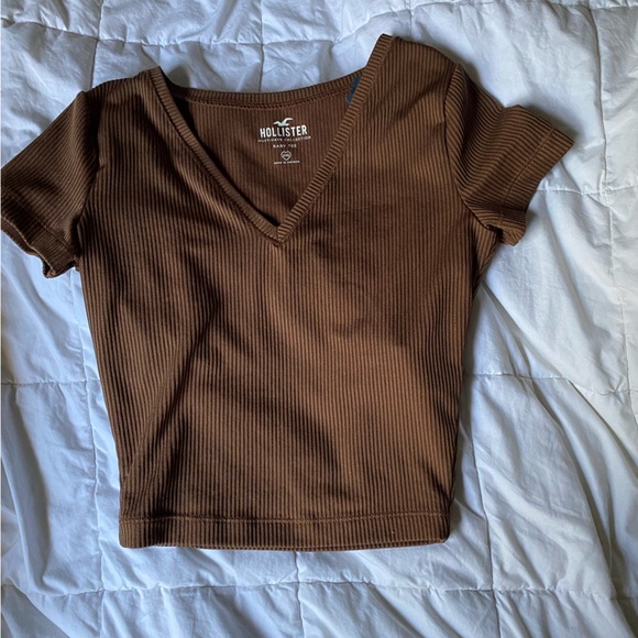 Hollister | Tops | Cropped Tee | Poshmark